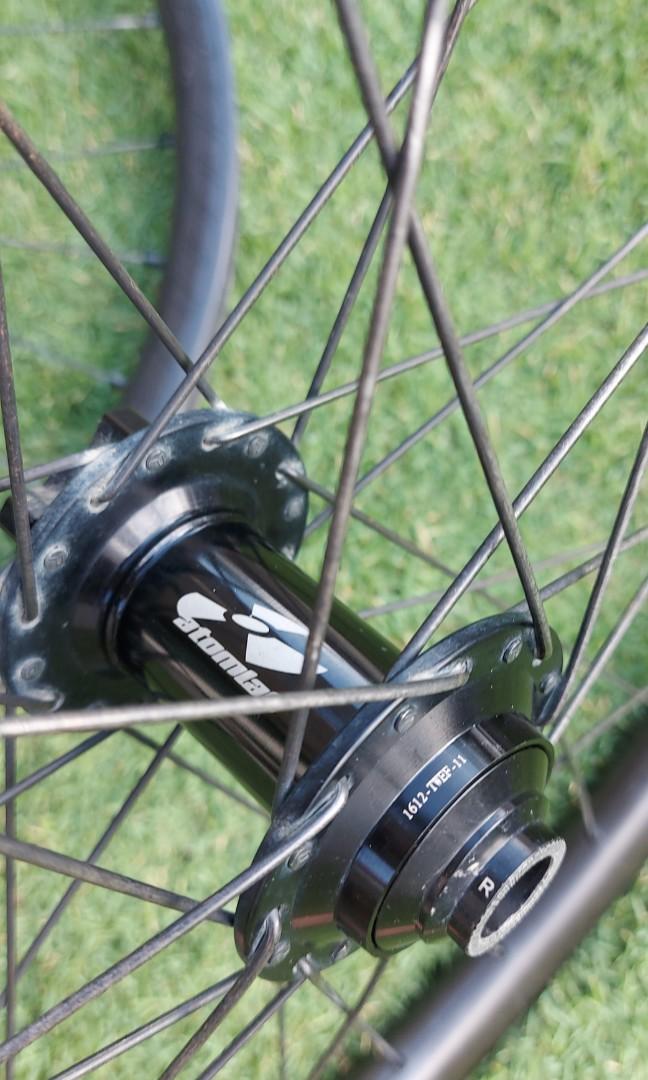 Carbon 29 Atomlab CFR rims and Atomlab 102 / HOPE Pro4 hubs wheelset ...