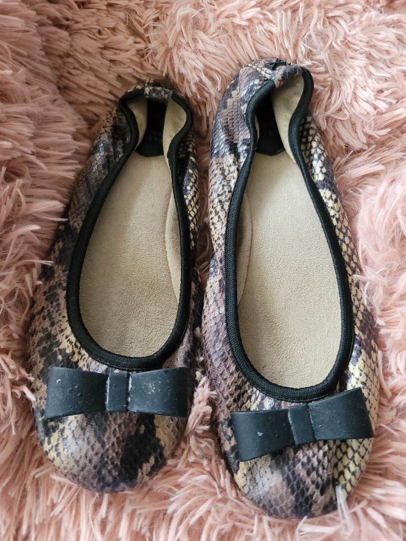 Butterfly Twist, Women's Fashion, Footwear, Flats & Sandals on Carousell