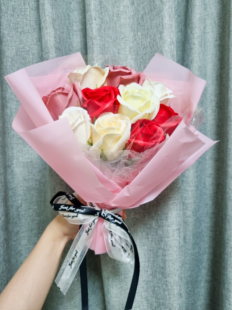 Roses Flower Bouquet Romantic Adorable Give Surprise, Hobbies & Toys ...