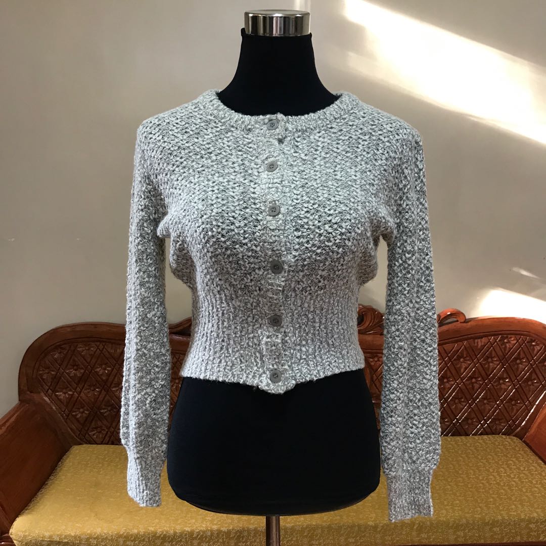 GU Cropped Knit Cardigan, Women's Fashion, Tops, Longsleeves on Carousell