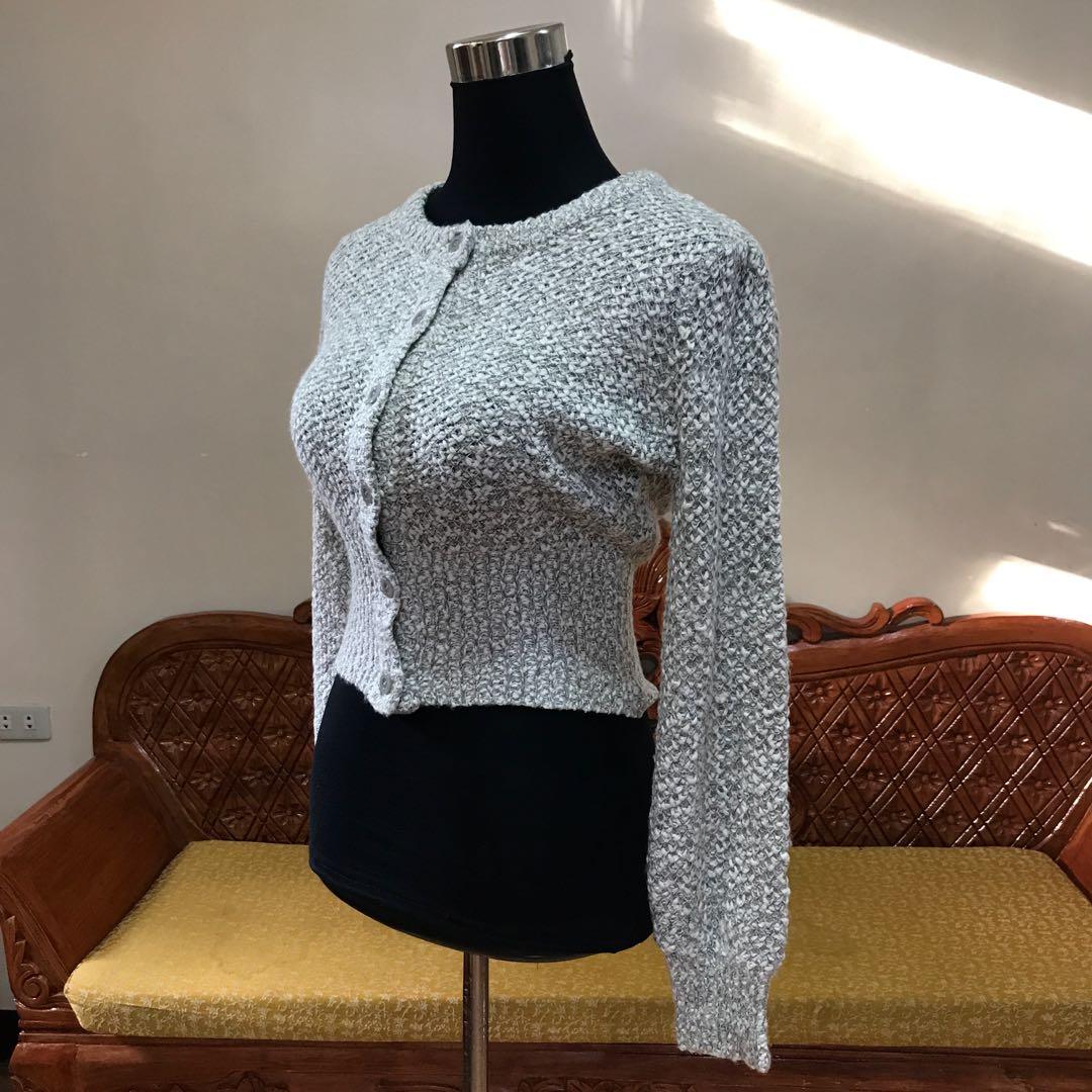 GU Cropped Knit Cardigan, Women's Fashion, Tops, Longsleeves on Carousell