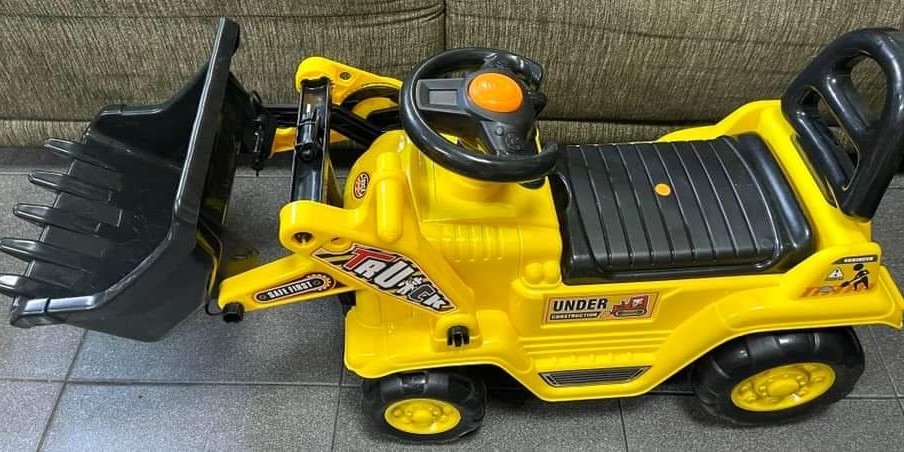 HOMCOM Ride-On Toy Bulldozer with Bucket Horn Steering Wheel for ...