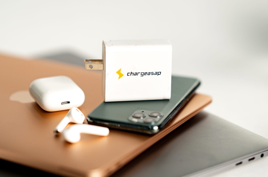 Omega: World's Smallest 100W USB-C Charger, Mobile Phones & Gadgets ...