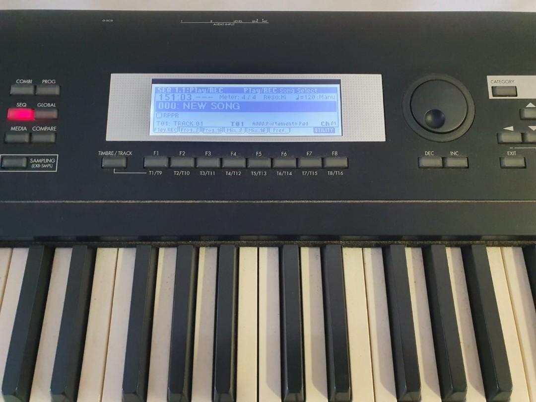 KORG TR88 Music Workstation Keyboard with Wharfedale Speaker, Hobbies ...