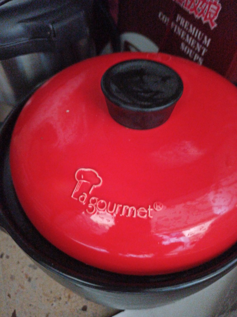 La gourmet pot, Furniture & Home Living, Bathroom & Kitchen Fixtures on ...