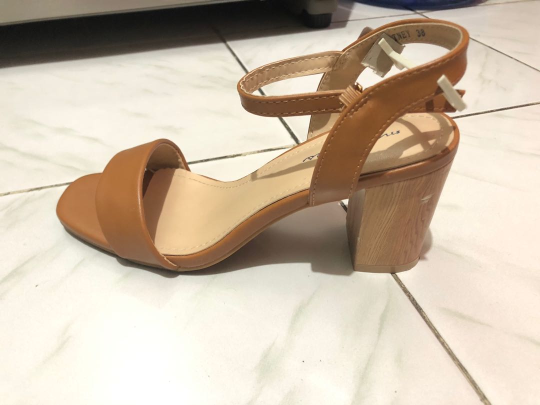 MATTHEWS KOURTNEY HEELS, Women's Fashion, Footwear, Heels on Carousell
