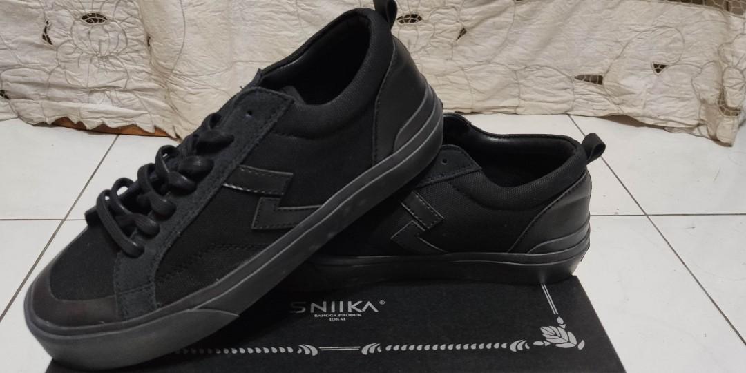 Sniika Blackout Merdeka, Men's Fashion, Footwear, Sneakers on Carousell