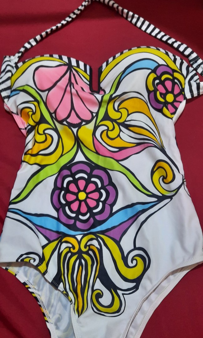 White one-piece swimsuit with floral design, Women's Fashion, Swimwear ...