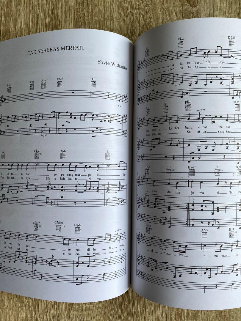 Buku Partitur Piano YOVIE WIDIANTO Lagu Pop Musik Indonesia Vokal Chord ...