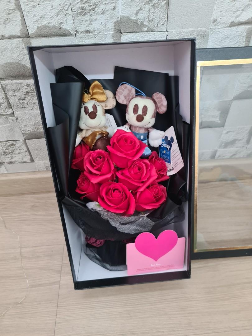 Mickey mouse and minnie mouse soap rose bouquet, Hobbies & Toys ...
