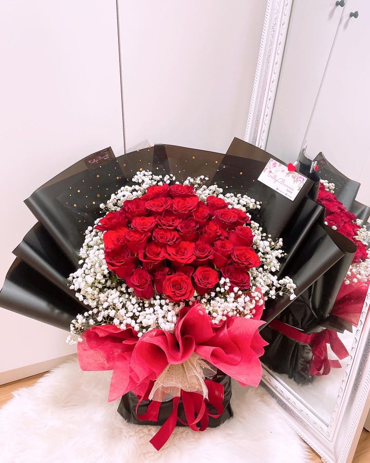 Red Roses Bouquet - XXL size to surprise your loved one, Hobbies & Toys ...