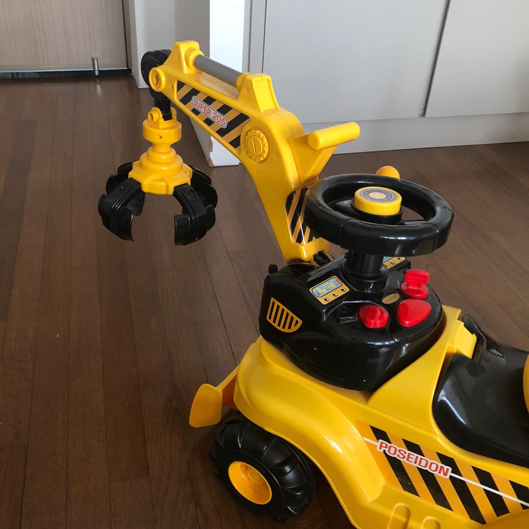 Ride on Excavator / Claw toy, Hobbies & Toys, Toys & Games on Carousell