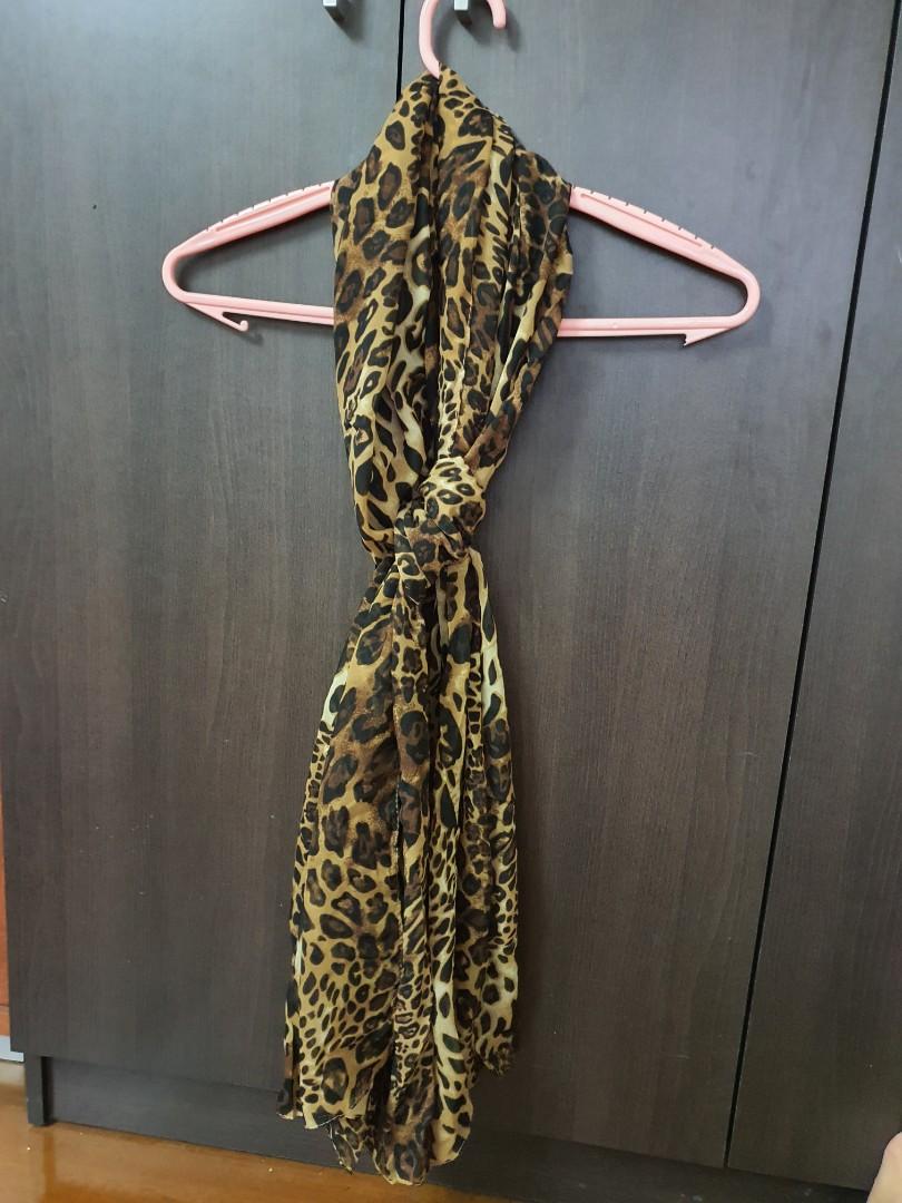 Scaft, Women's Fashion, Watches & Accessories, Scarves on Carousell