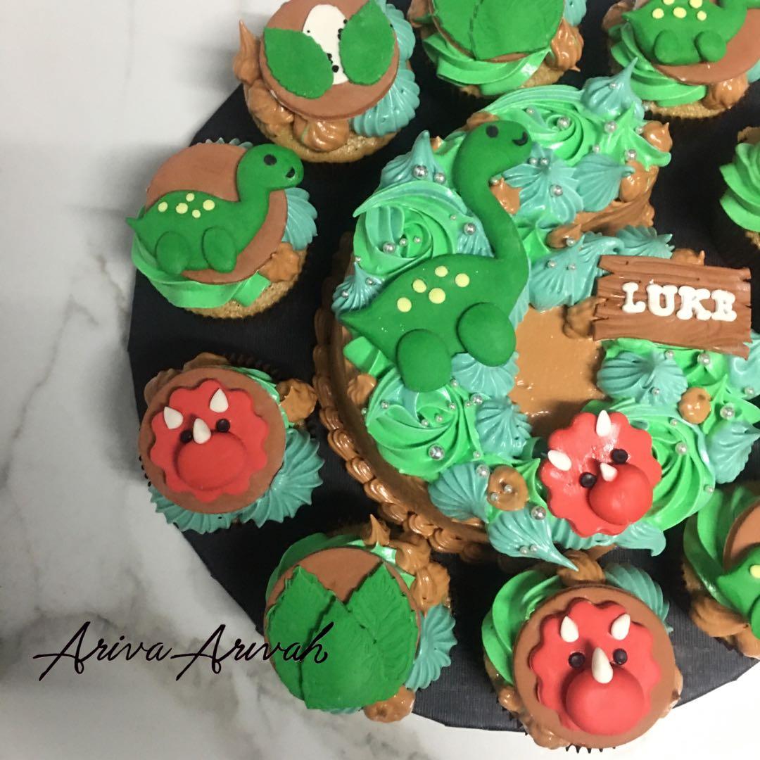 Dinosaur theme cake mini number cake with cupcakes, Food & Drinks ...