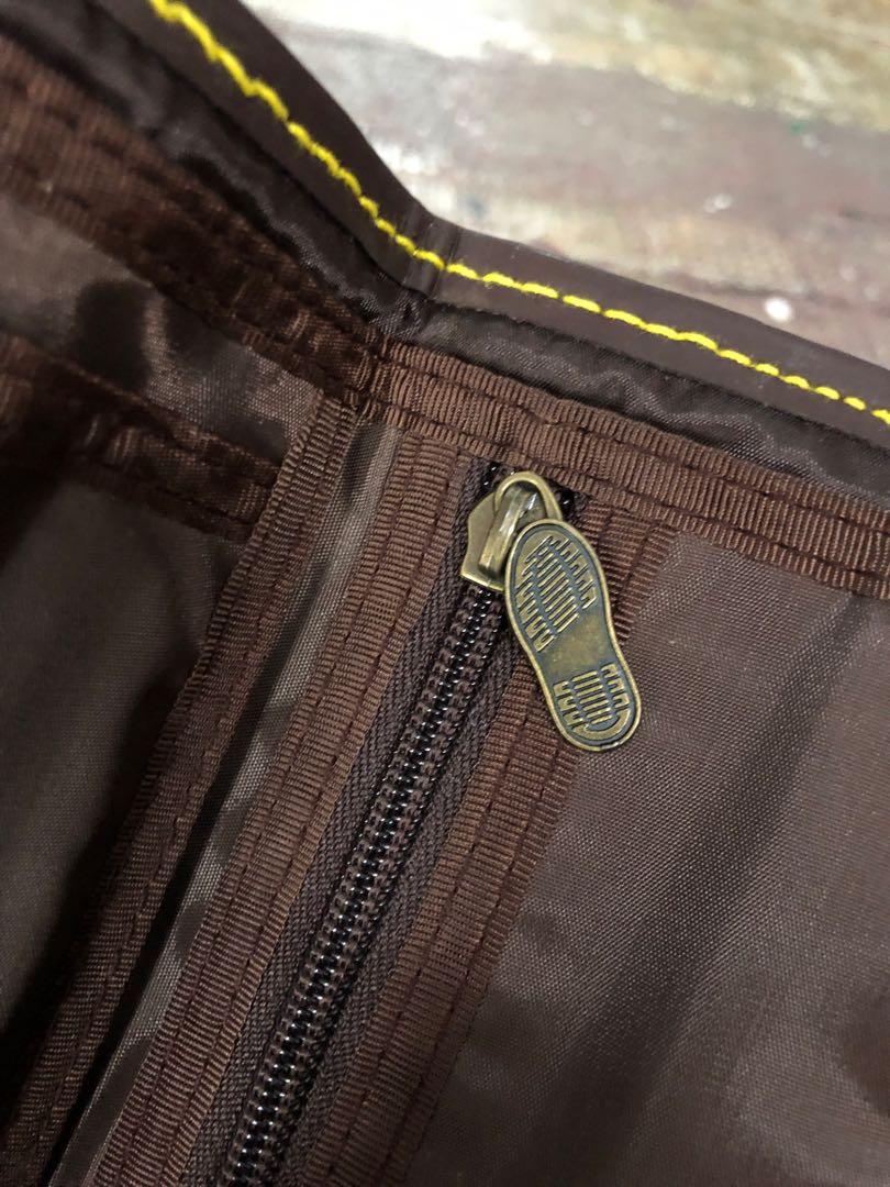 Dr. Martens Unisex Trifold Wallet(Leather), Men's Fashion, Watches ...