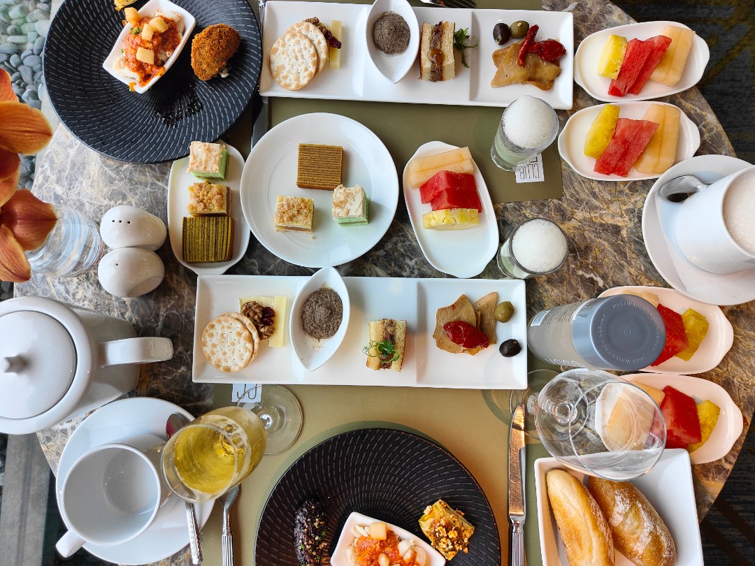 Mbs hotel room high tea cocktail breakfast buy one get one free club 55 ...