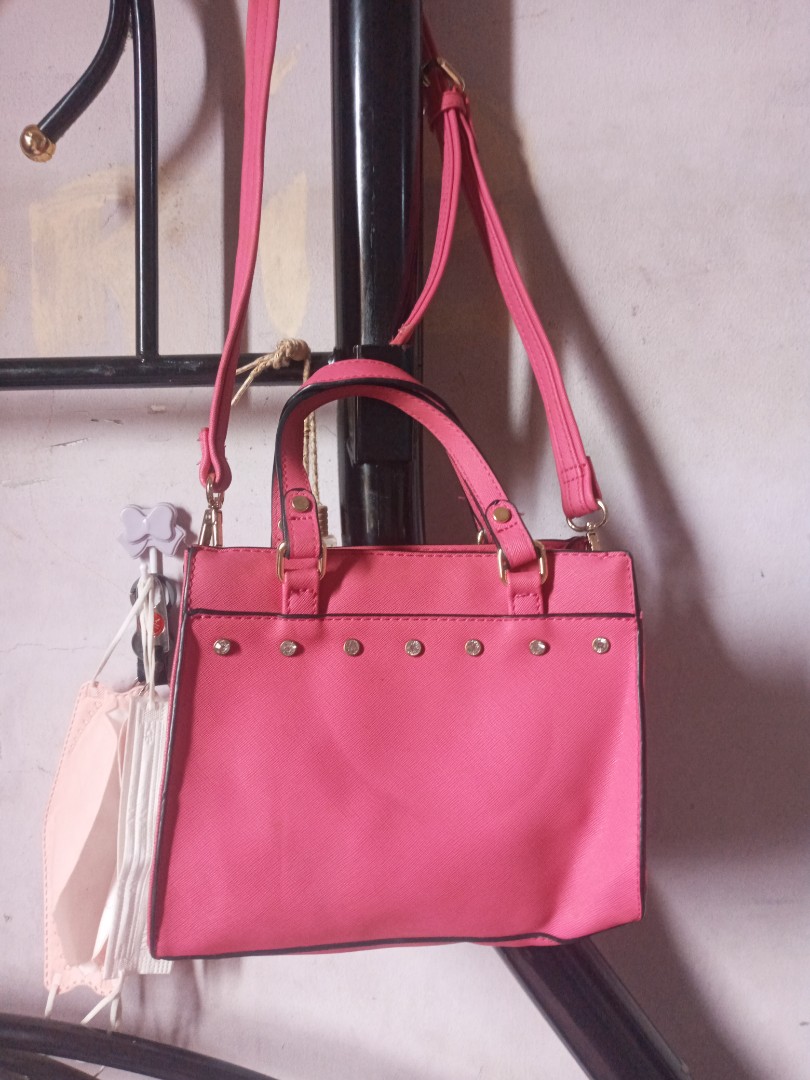 Dusto sling bag, Women's Fashion, Bags & Wallets, Shoulder Bags on ...