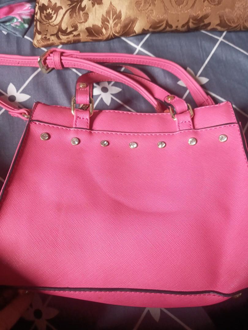 Dusto sling bag, Women's Fashion, Bags & Wallets, Shoulder Bags on ...