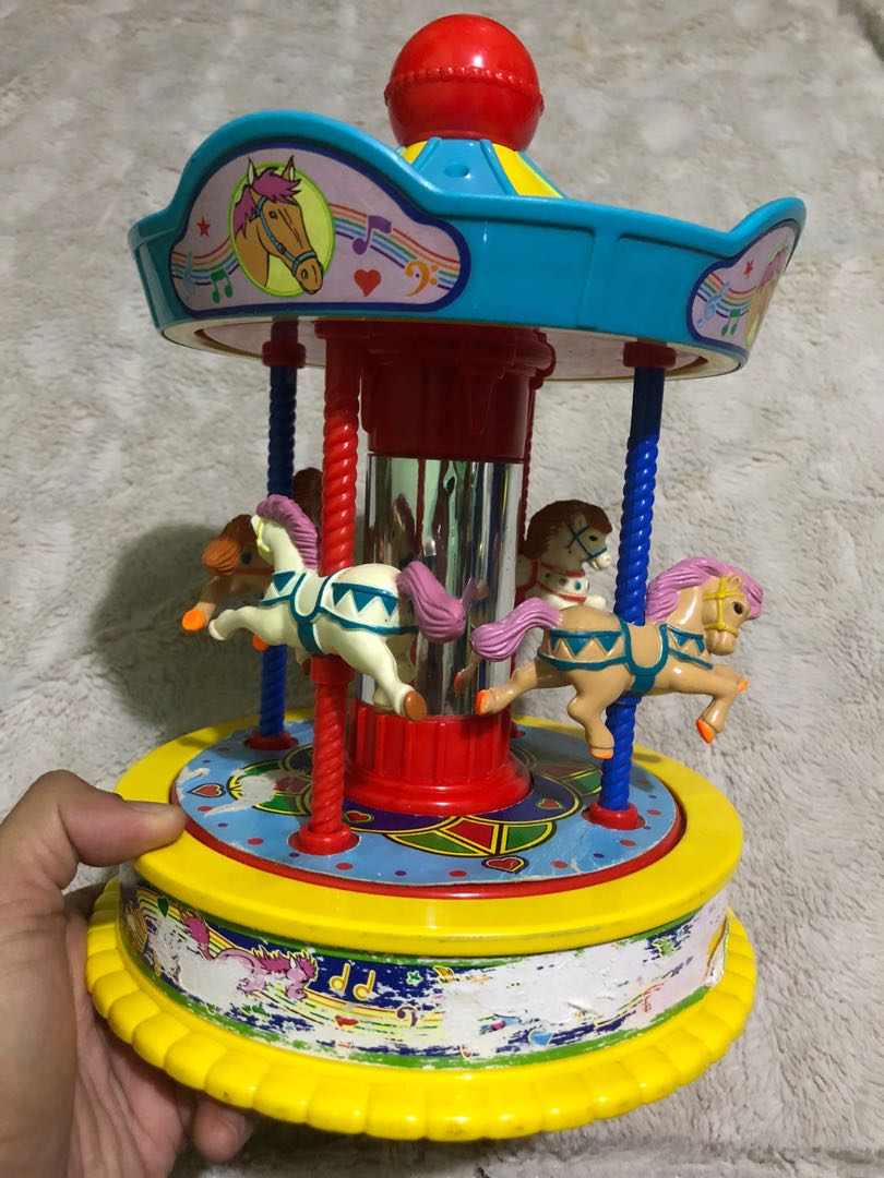 Vintage rare redbox 1991 carousell windup toy defective, Hobbies & Toys ...