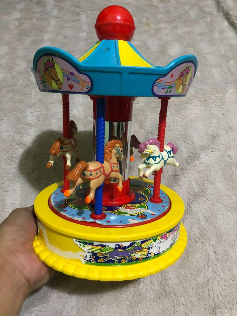 Vintage rare redbox 1991 carousell windup toy defective, Hobbies & Toys ...