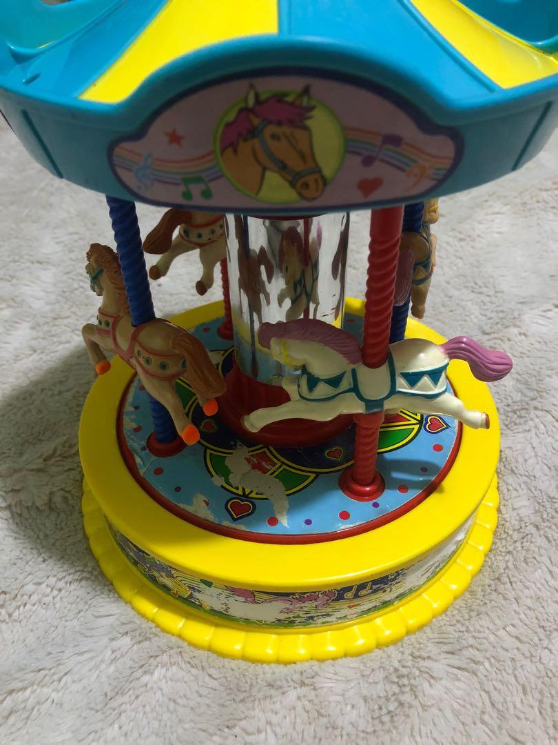 Vintage rare redbox 1991 carousell windup toy defective, Hobbies & Toys ...