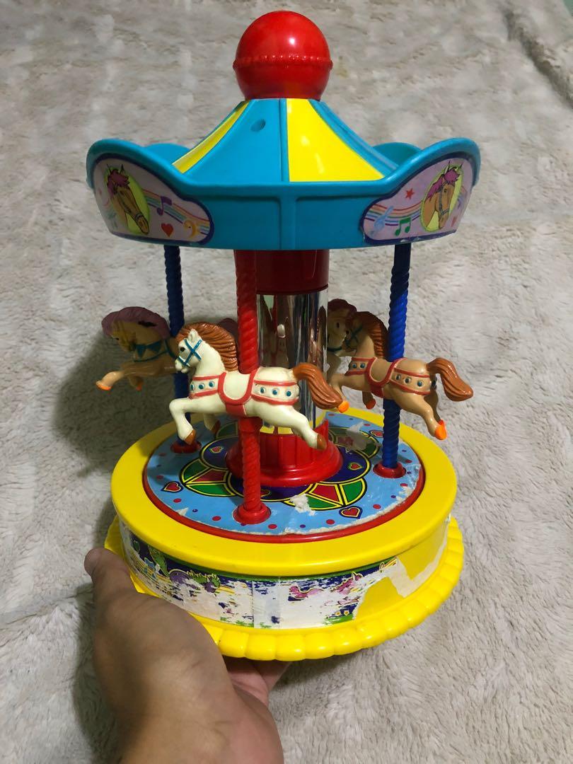 Vintage rare redbox 1991 carousell windup toy defective, Hobbies & Toys ...