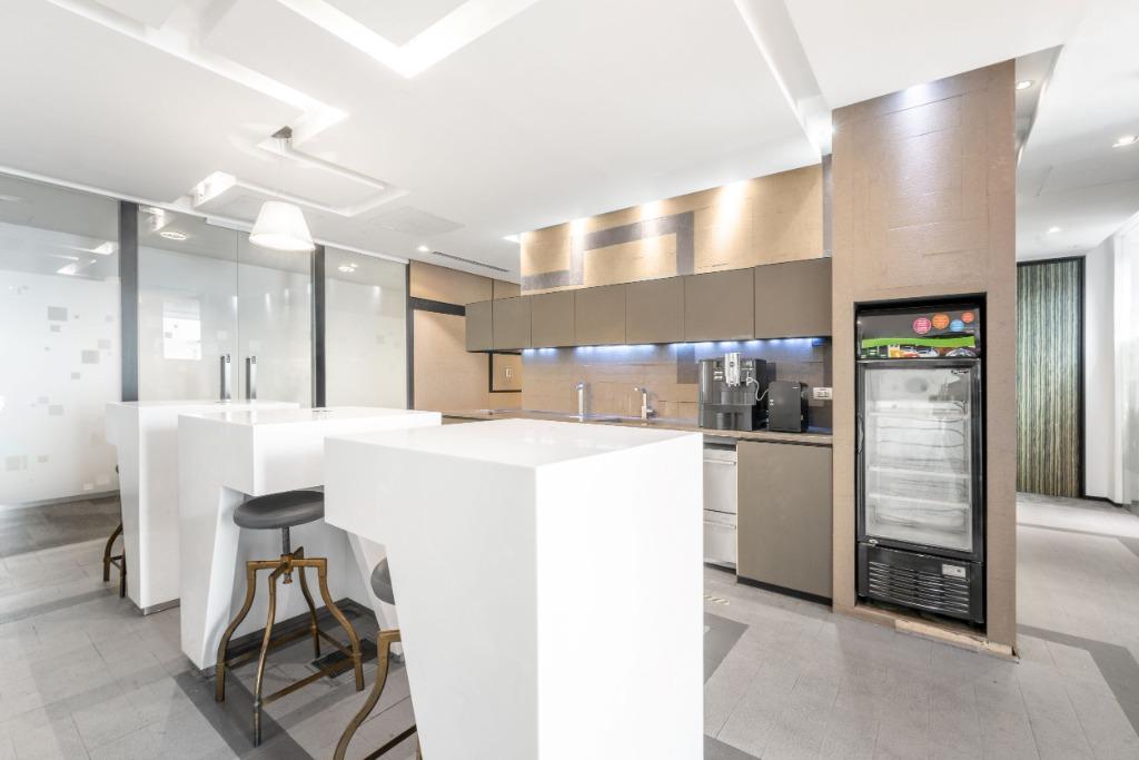 Book open plan office space for businesses of all sizes in Regus ...