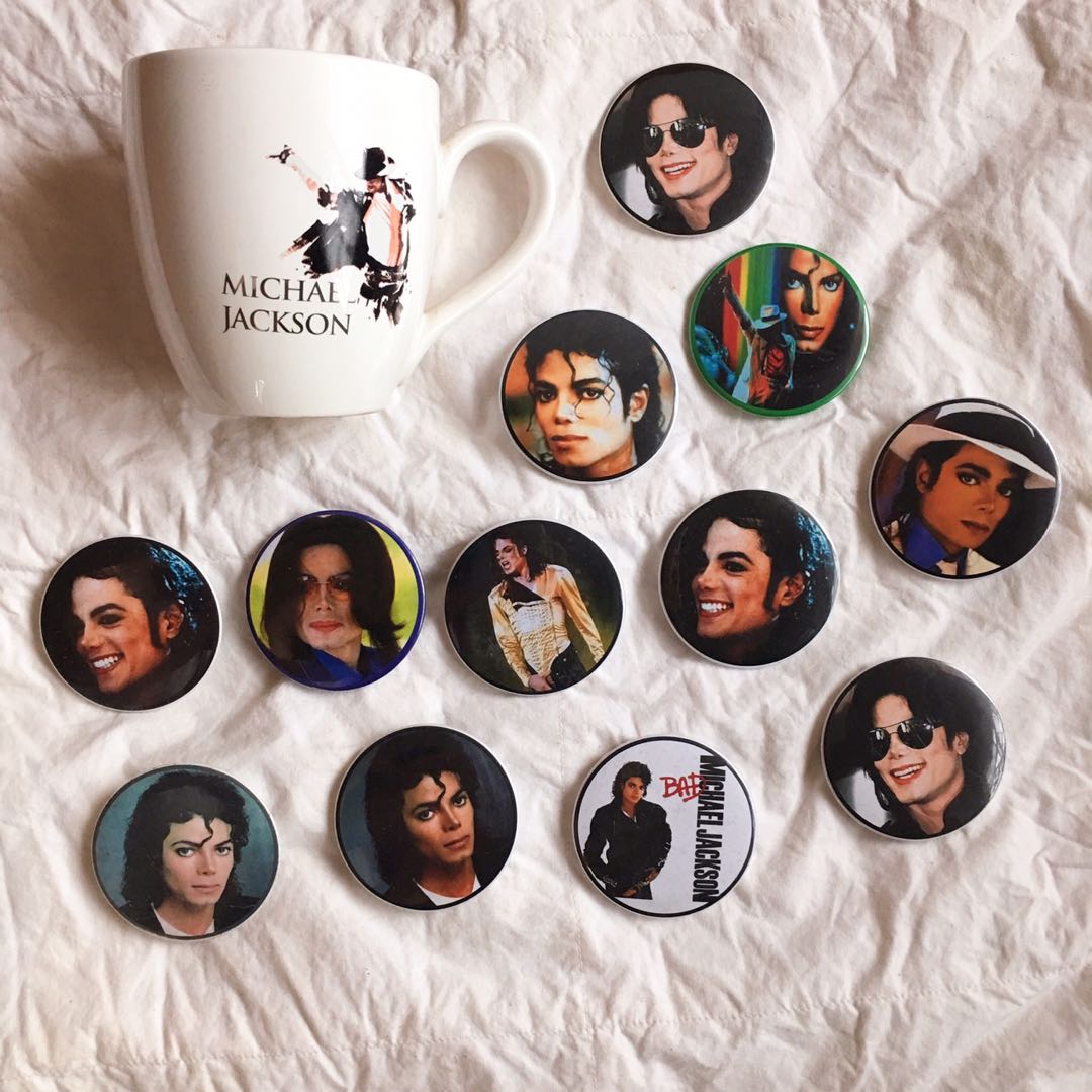 Michael Jackson Mug + Pins, Hobbies & Toys, Memorabilia & Collectibles ...