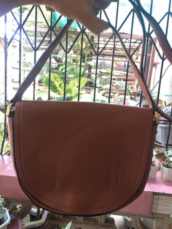 Original Daks Sling Bag, Women's Fashion, Bags & Wallets, Cross-body Bags on Carousell