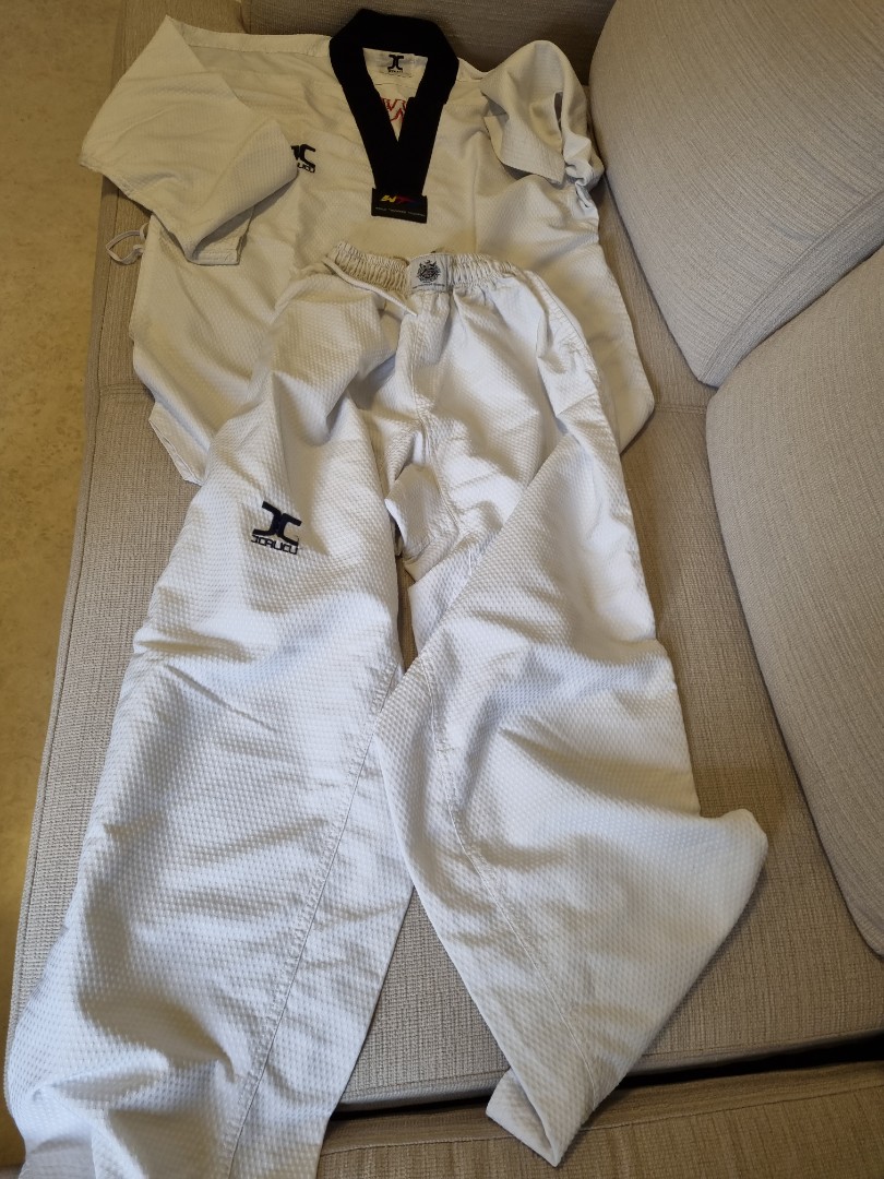 Taekwondo sparring uniform, Sports Equipment, Other Sports Equipment ...