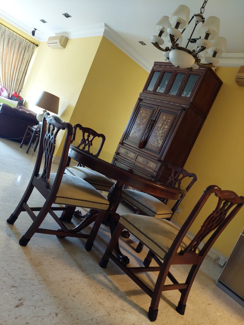 Well proportioned Chippendale-style Georgian Round Dining Table ...