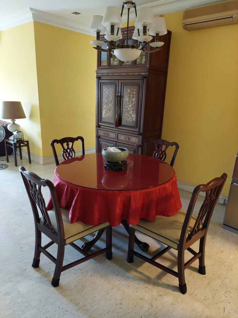 Well proportioned Chippendale-style Georgian Round Dining Table ...