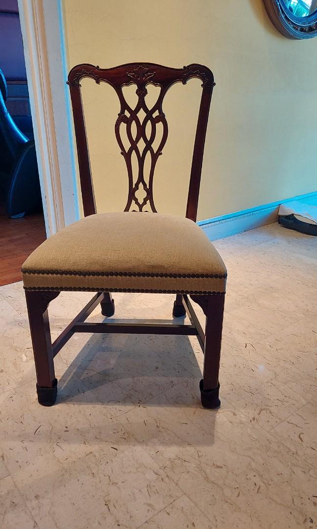 Well proportioned Chippendale-style Georgian Round Dining Table ...