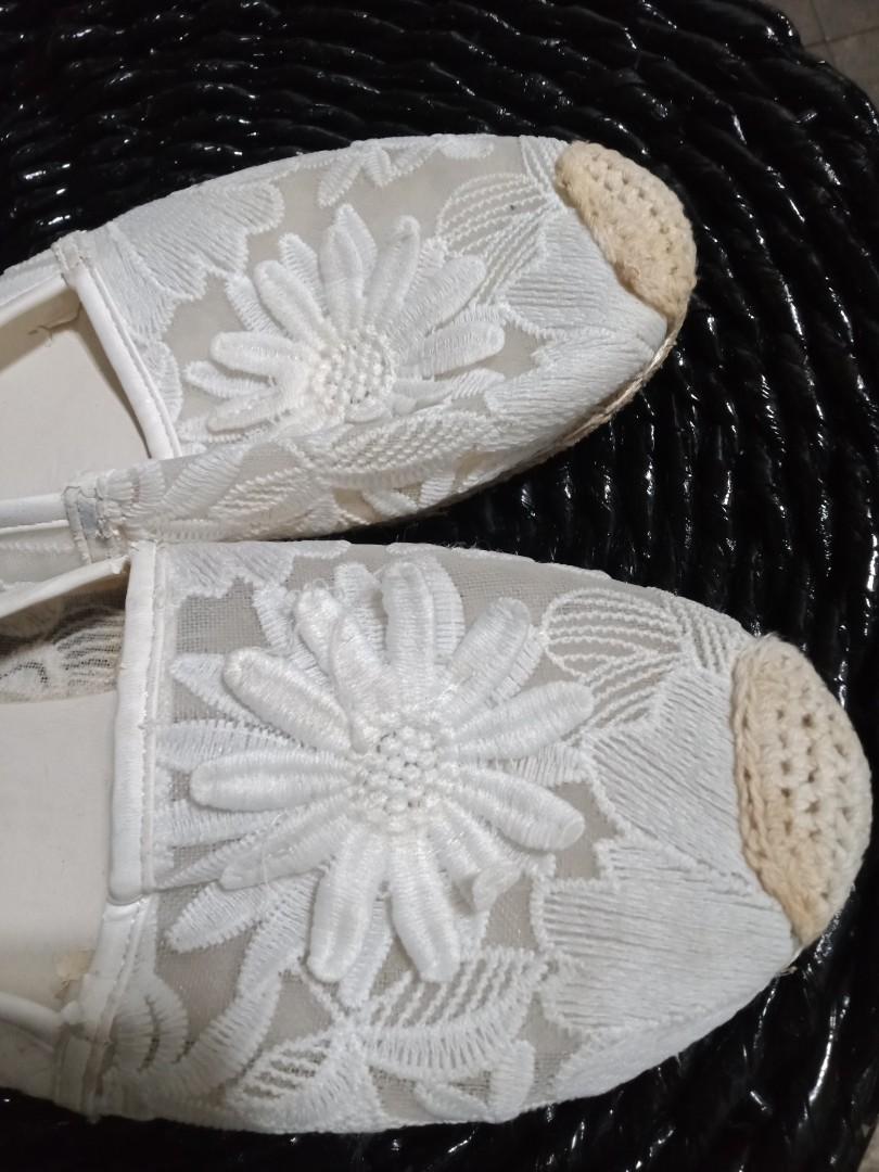 White Mesh Flats, Women's Fashion, Footwear, Flats & Sandals on Carousell