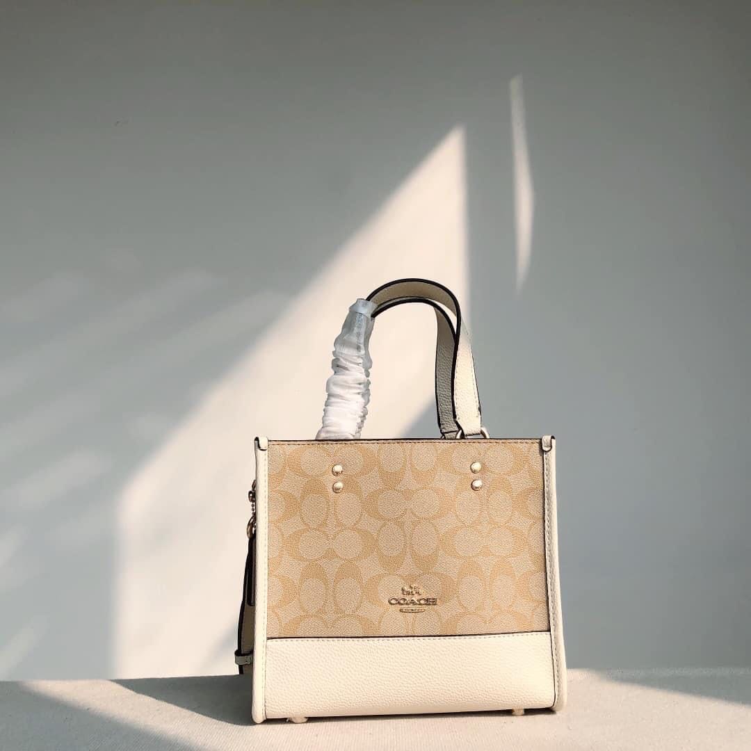 Coach Field Tote Small in Signature Canvas, Women's Fashion, Bags ...