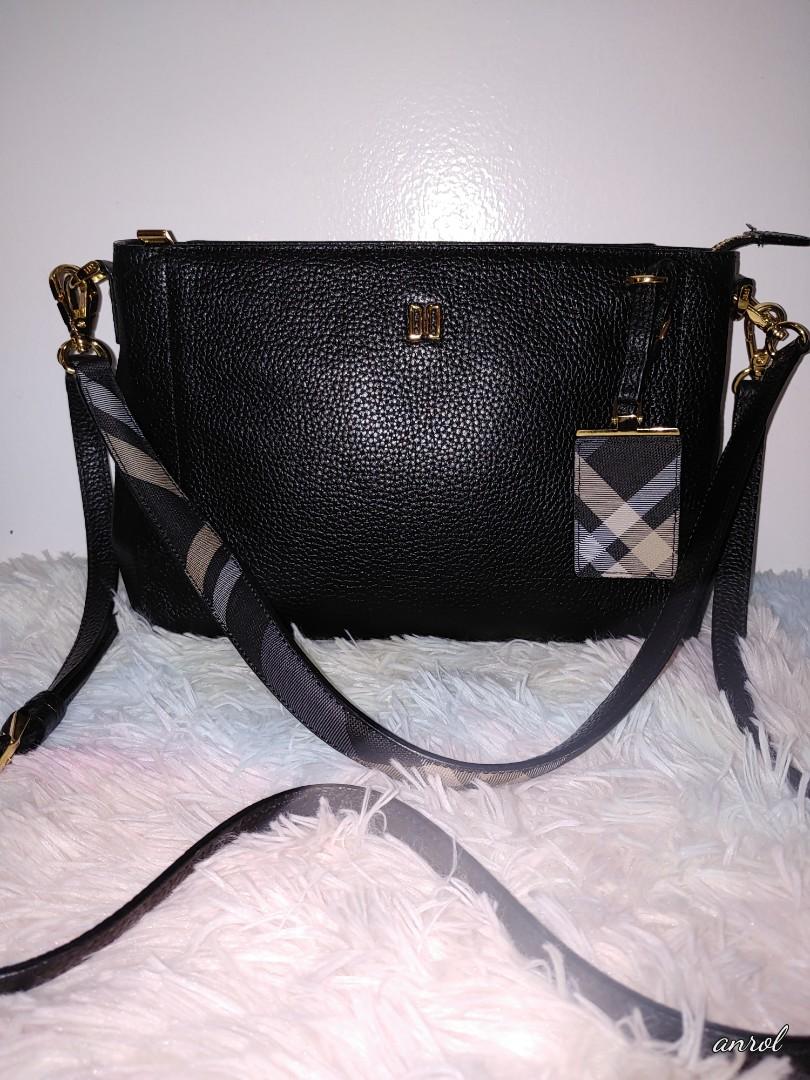 Daks two way bag, Women's Fashion, Bags & Wallets, Cross-body Bags on Carousell
