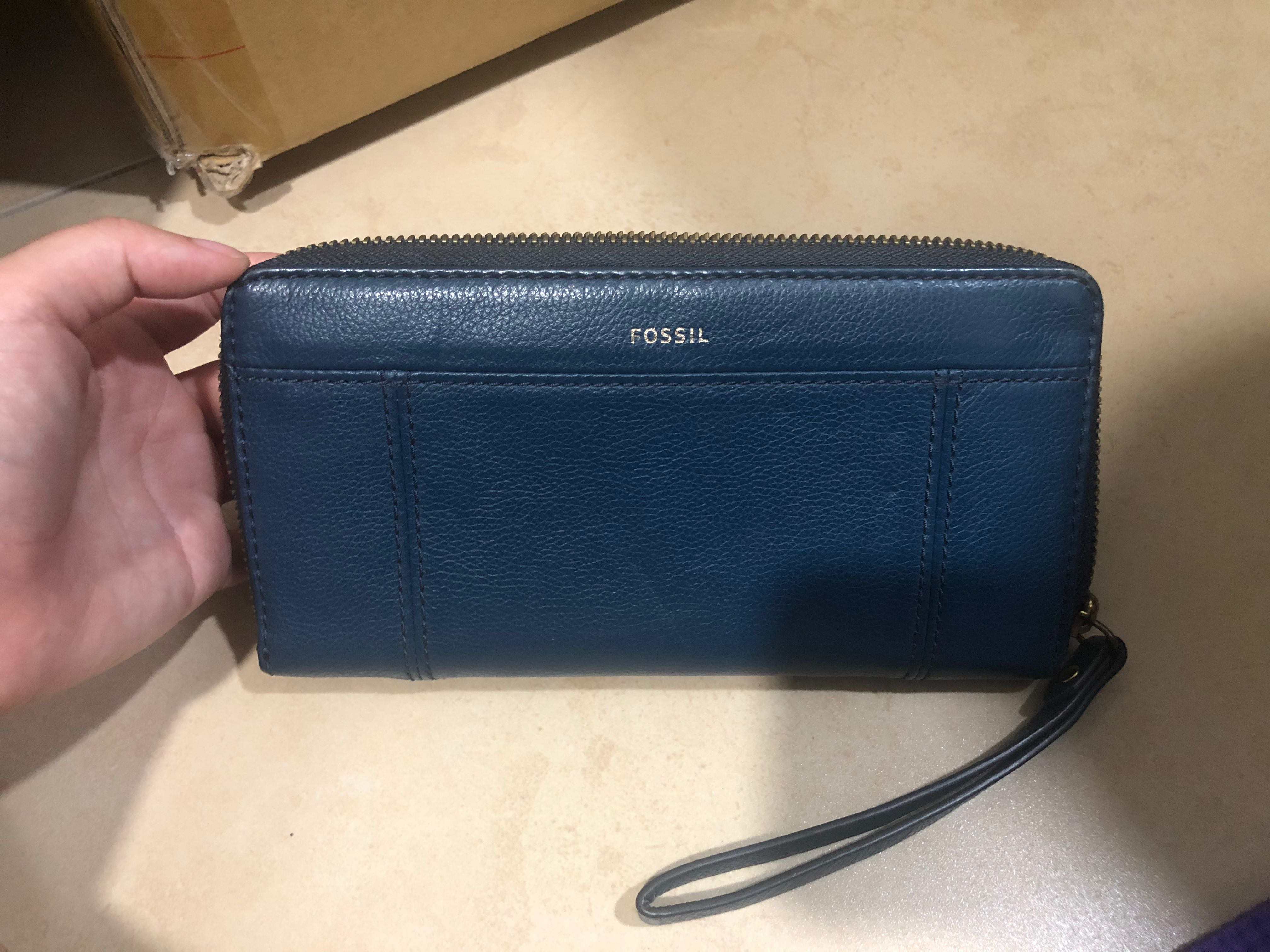 Fossil wallet, Women's Fashion, Bags & Wallets, Wallets & Card Holders ...