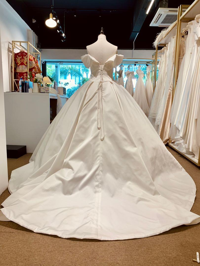 Plus Size Grand White Off Shoulder Wedding Gown WT1002, Women's Fashion ...