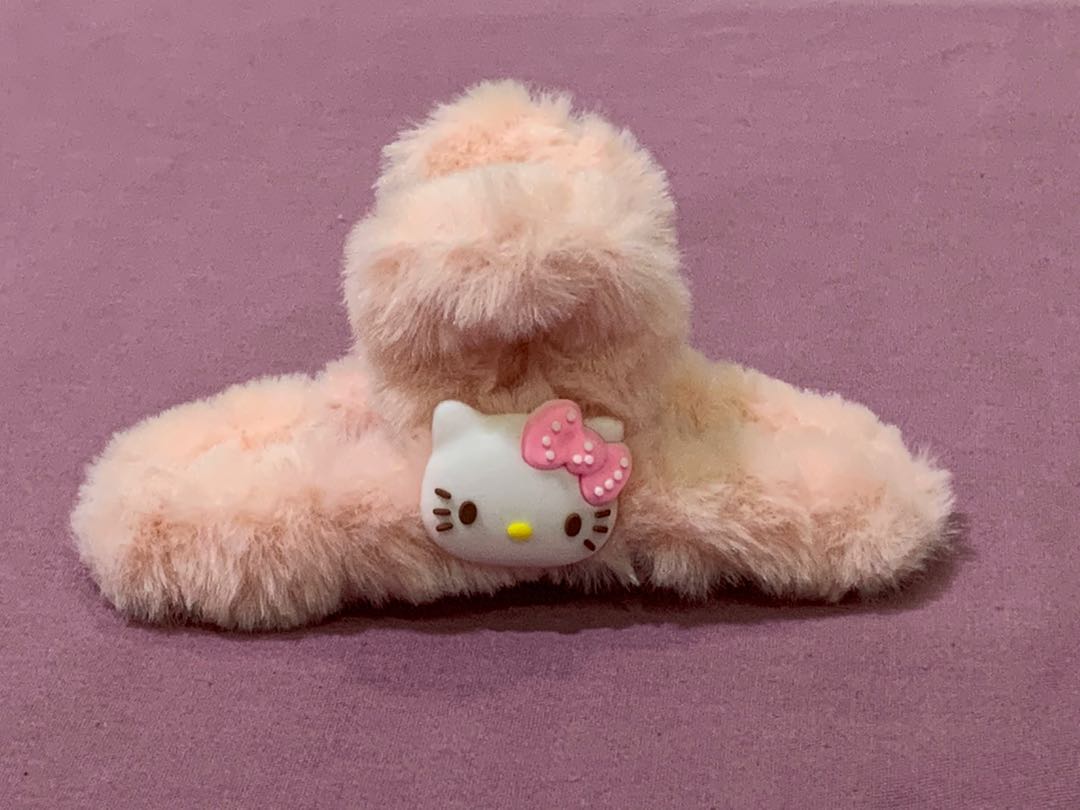 Hello kitty hair clamp, Women's Fashion, Watches & Accessories, Hair ...