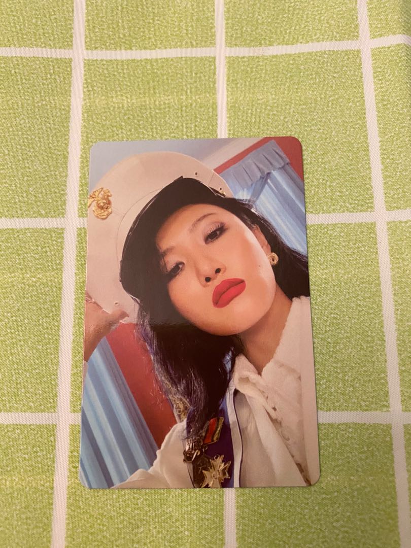 Hwasa Reality in Black Photocard PC, Hobbies & Toys, Memorabilia ...