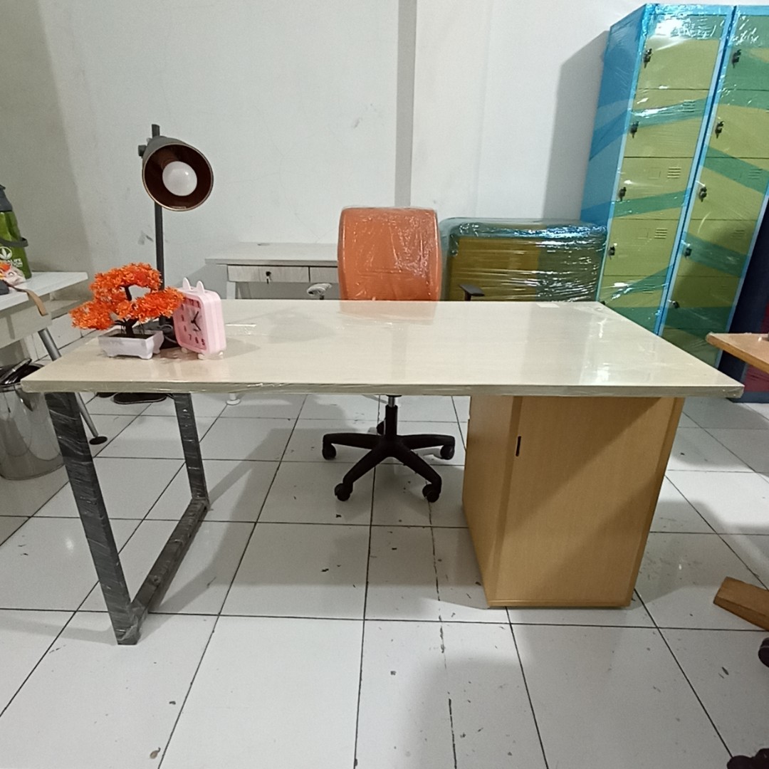 MEJA DIREKSI/ MEJA BOS / MEJA ATASAN UK BESAR, Perabotan Rumah di Carousell