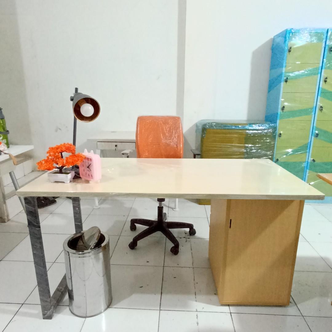 MEJA DIREKSI/ MEJA BOS / MEJA ATASAN UK BESAR, Perabotan Rumah di Carousell