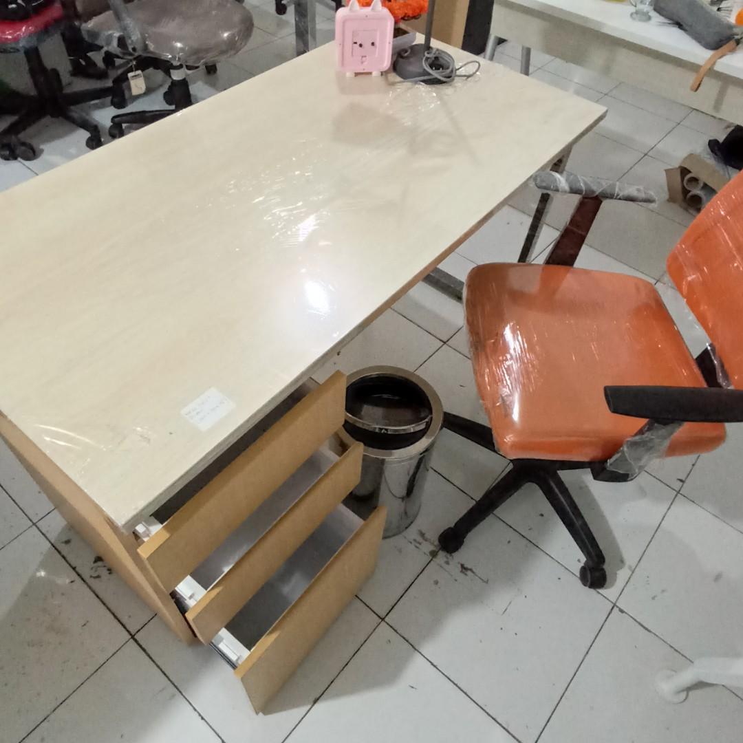 MEJA DIREKSI/ MEJA BOS / MEJA ATASAN UK BESAR, Perabotan Rumah di Carousell