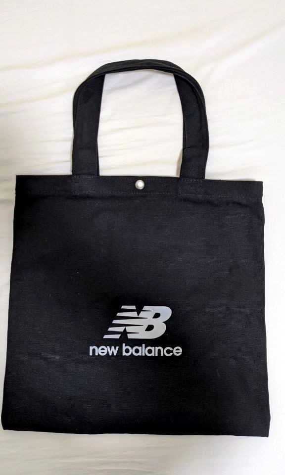 New Balance Tote Bag black colour, 女裝, 手袋及銀包, Tote Bags - Carousell