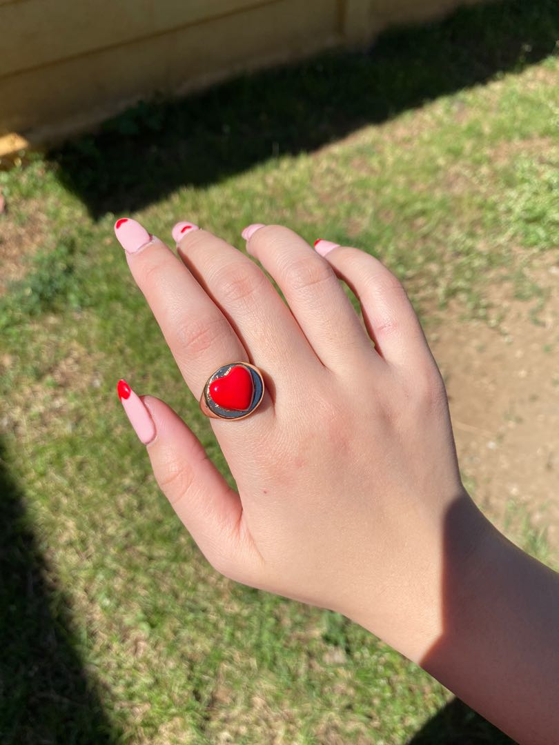 red heart signet ring, Women's Fashion, Jewelry & Organizers, Rings on ...