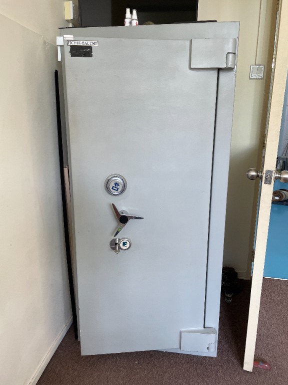 Fichet- Bauche Safe Case 29 x 32 x 61.25 INCH, Furniture & Home Living ...