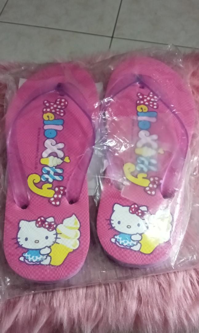 HELLO KITTY SLIPPER, Women's Fashion, Footwear, Slippers and slides on ...