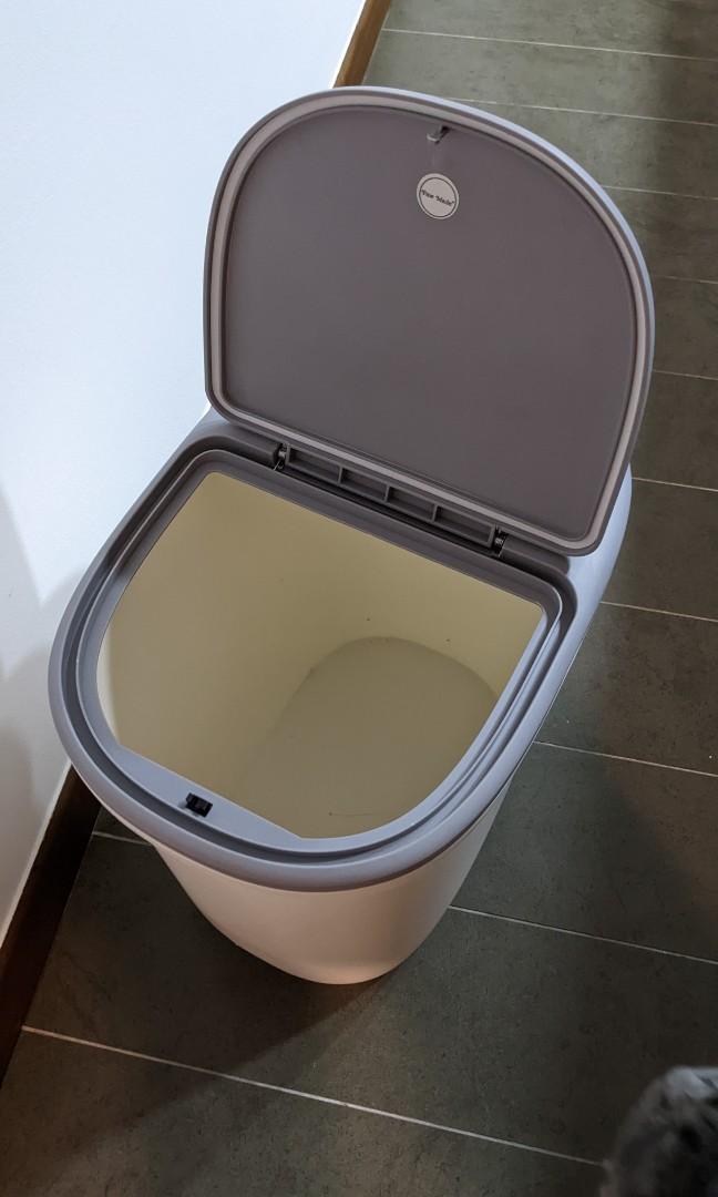 Pet Food/ Kibble Container, Pet Supplies, Pet Food on Carousell