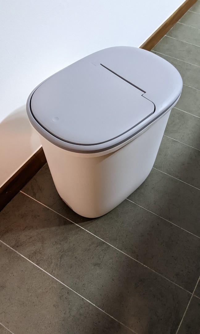 Pet Food/ Kibble Container, Pet Supplies, Pet Food on Carousell