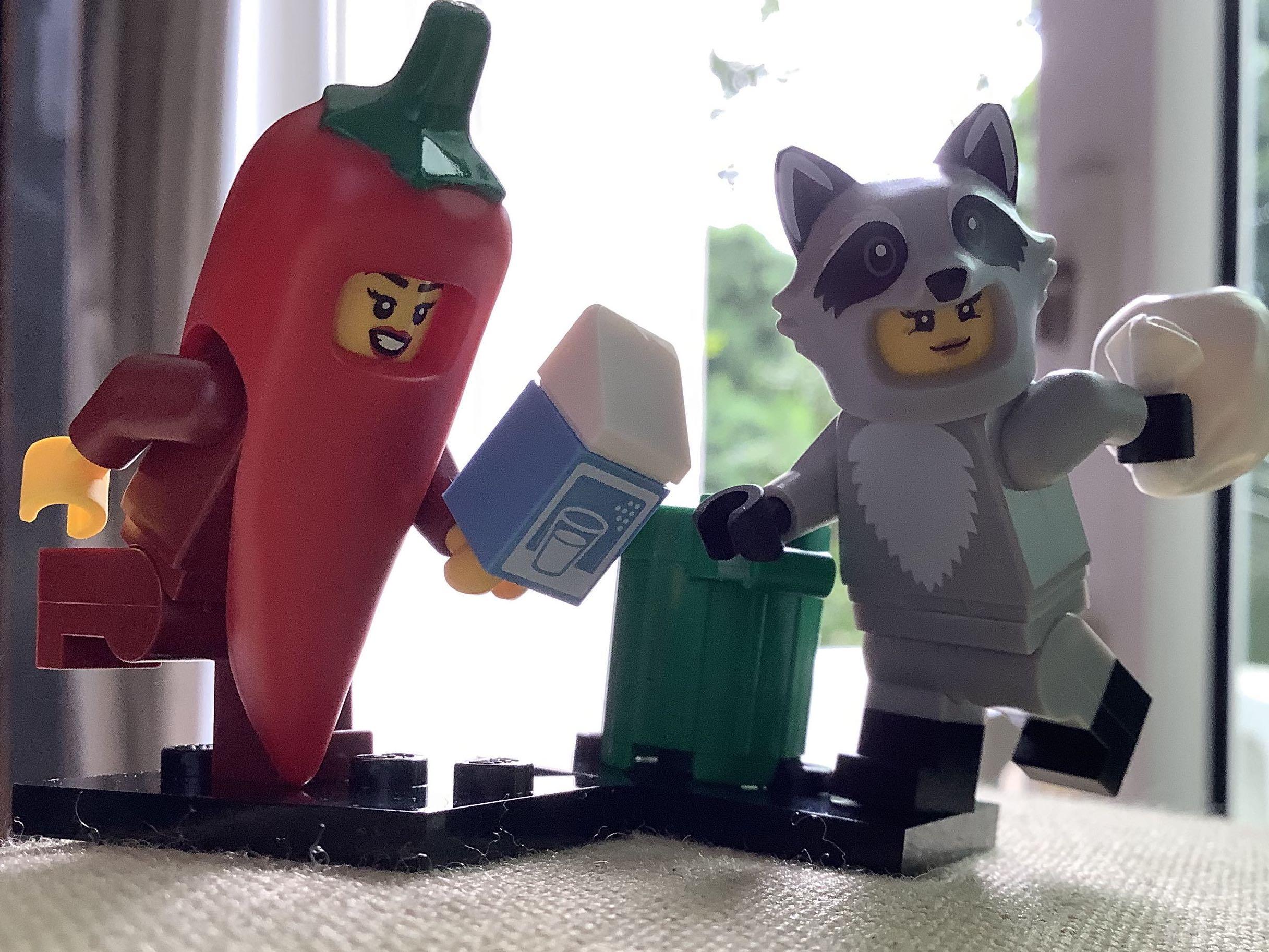 Lego Minifigures Series 22 - Raccoon & Chilli Costume Fans Set, Hobbies ...